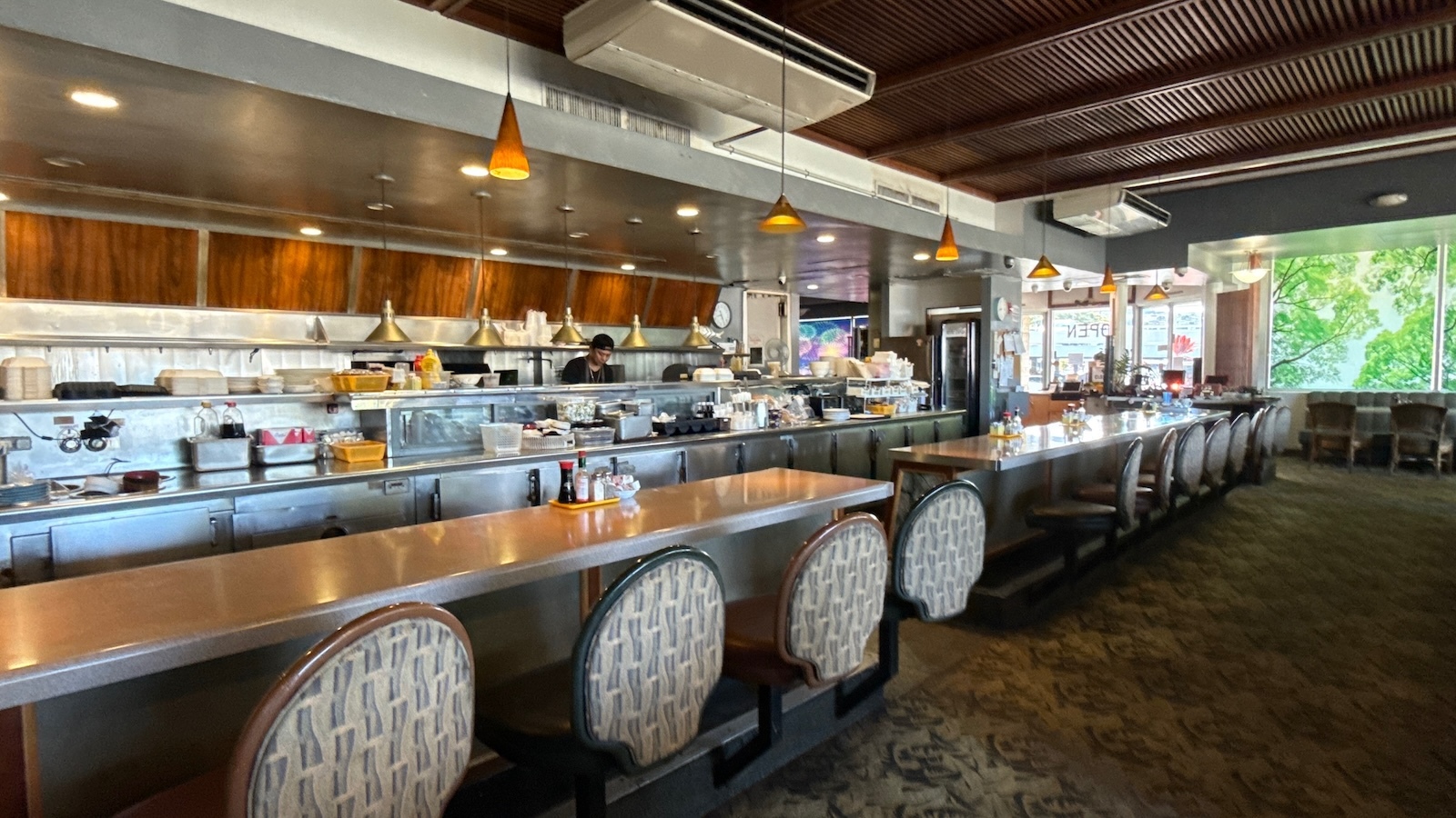 A hui hou, Kam Bowl Restaurant