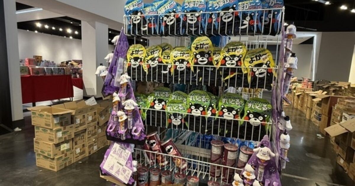 This popular Asian snack shop has a pop-up in Central Oahu