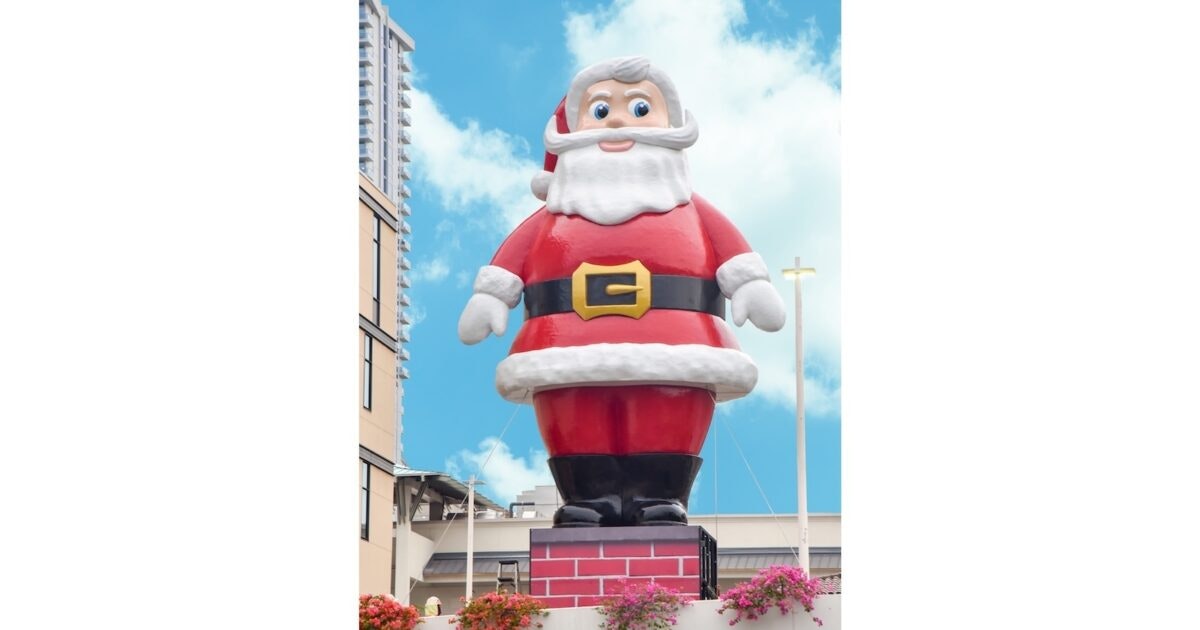 Big Santa returns to Ala Moana