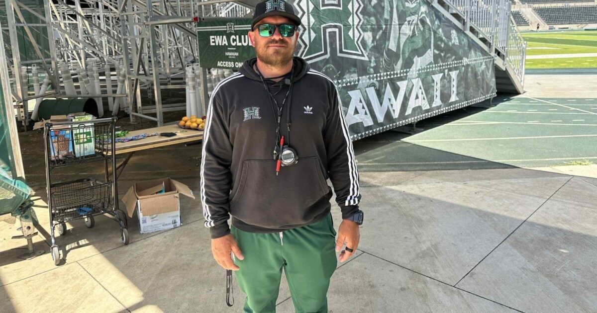 Hawai‘i football strength and conditioning coach Bobby Thomas goes all ...
