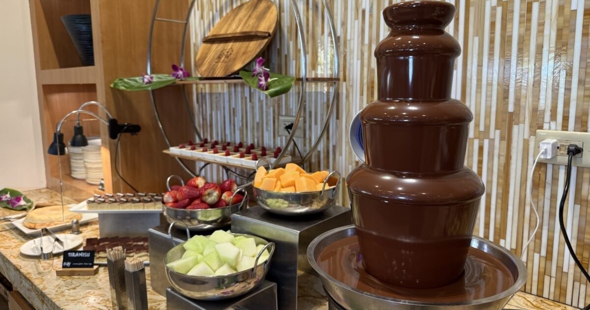 Kamaʻāina can get 25% off at this revamped Waikīkī buffet