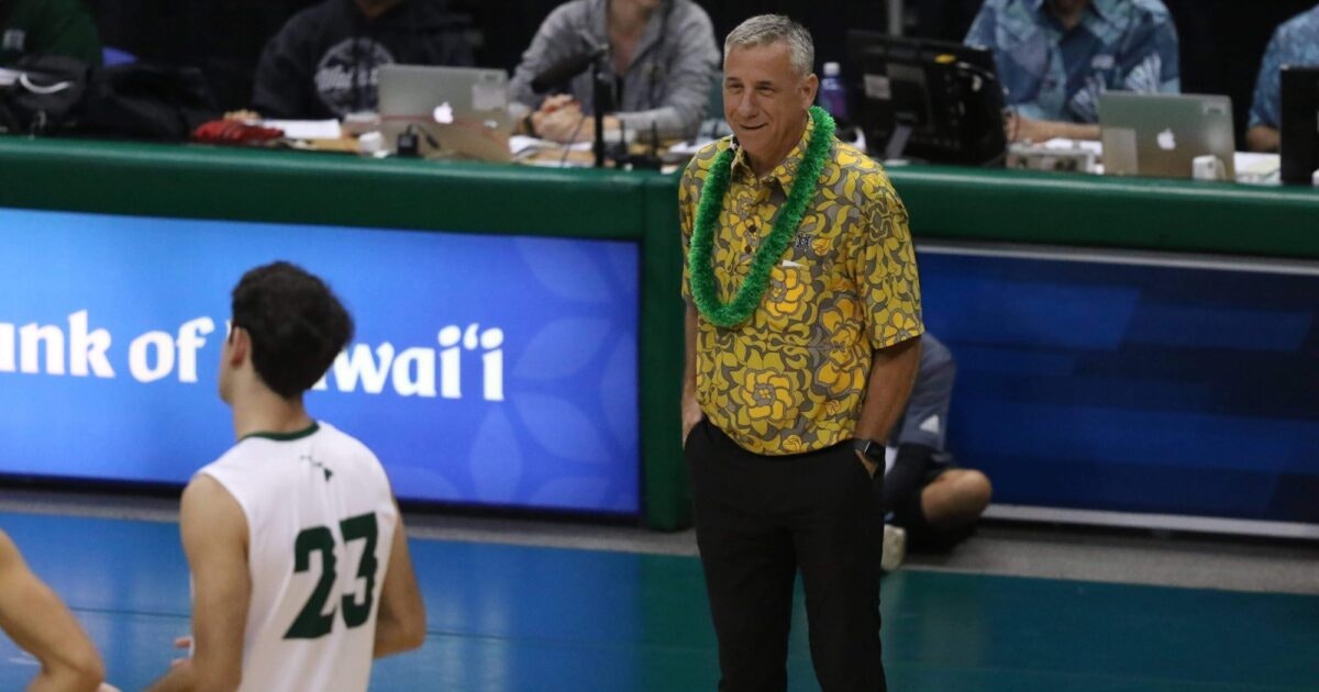 Charlie Wade nears 300th win as UH men's volleyball coach