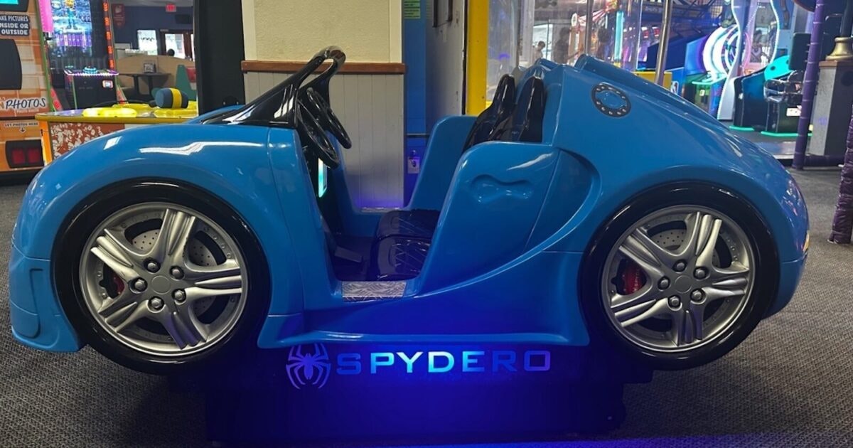 Pearl City’s Chuck E. Cheese auction underway