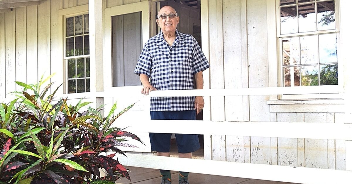 Uncles and Aunties: Robert Castro keeps plantation history alive